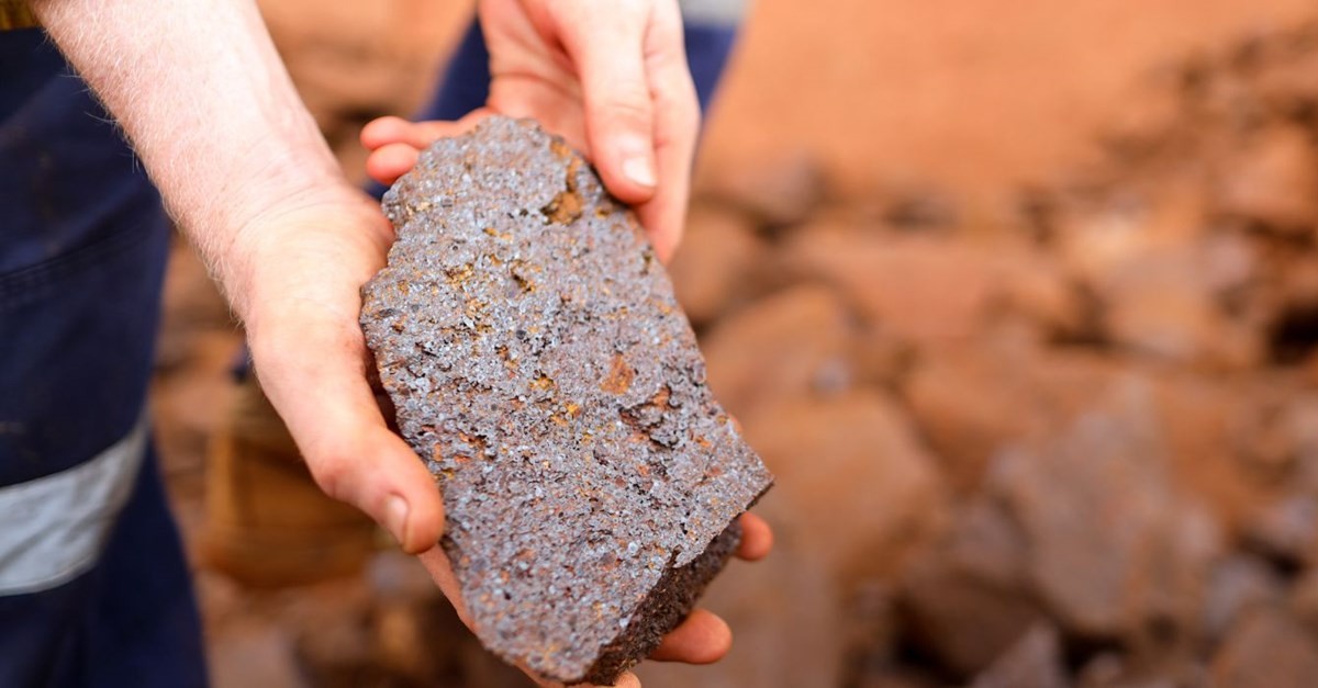 A dying art: Hand identification of ore minerals in the field